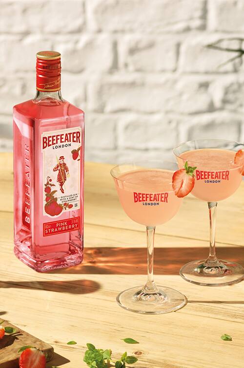 Un nouveau gin rose Beefeater à la fraise sur les tablettes ce ...