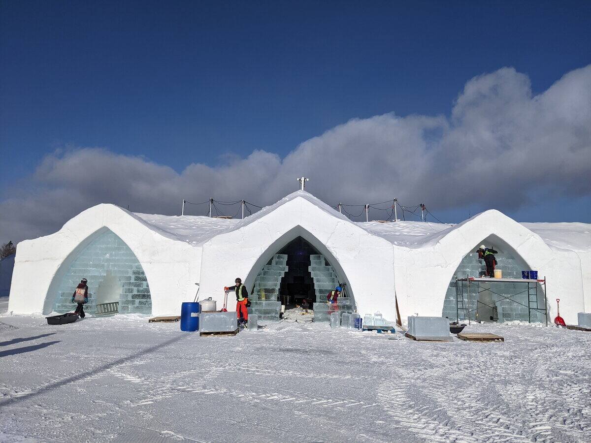 [PHOTOS] L’Hôtel de Glace prend forme au Village Vacances Valcartier | JDQ
