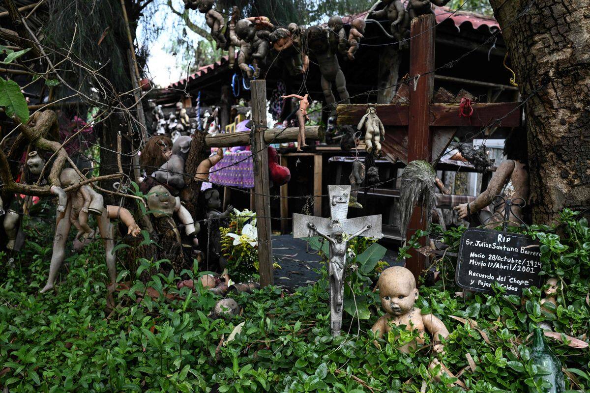 À Mexico, la macabre île des poupées qui a inspiré Tim Burton et Lady ...