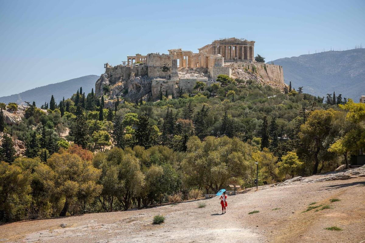 La sécheresse en Grèce fait réapparaître un village englouti | TVA ...