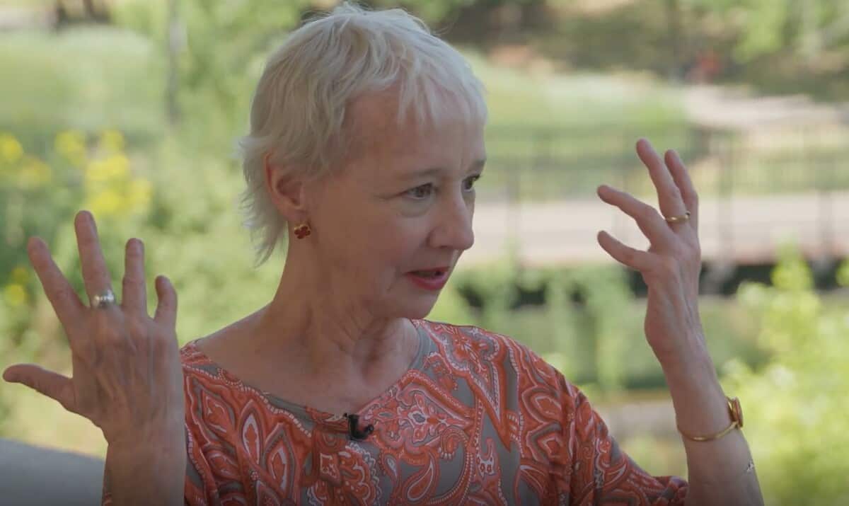 Avec émotion, Diane Lavallée raconte son parcours touchant à travers la ...