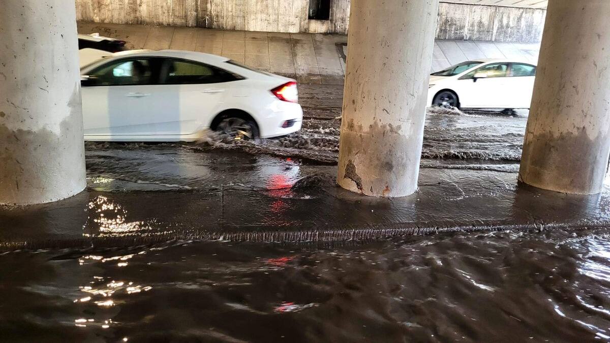 [PHOTOS] Montréal: des inondations nuisent aux déplacements | TVA Nouvelles