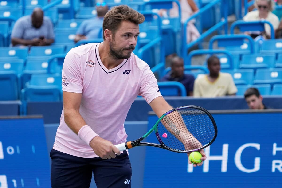 Wawrinka fait chuter Ruud à Bâle - TVA Sports