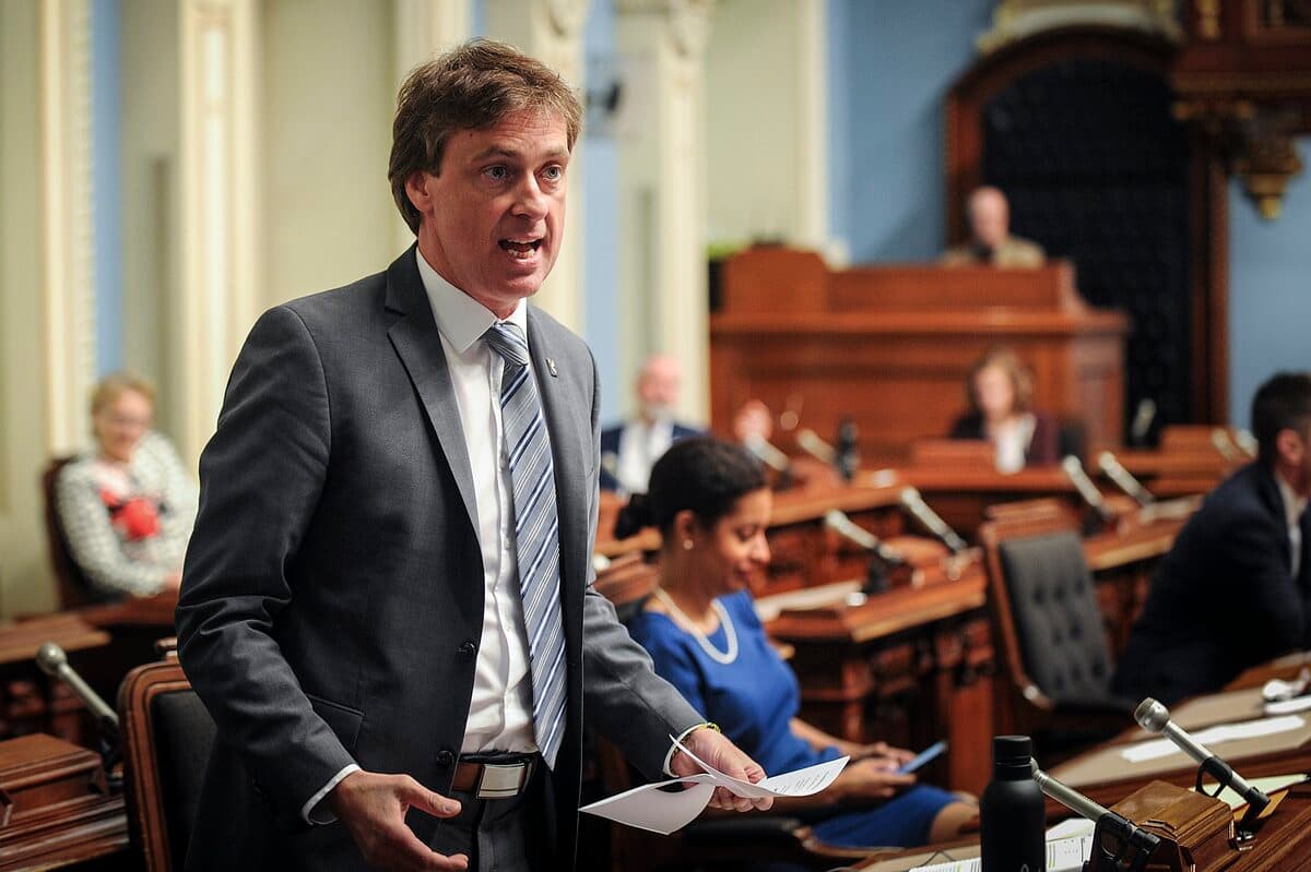 Le PLQ et l'art de s'enfoncer en s'inspirant d'Elvis Gratton | JDQ