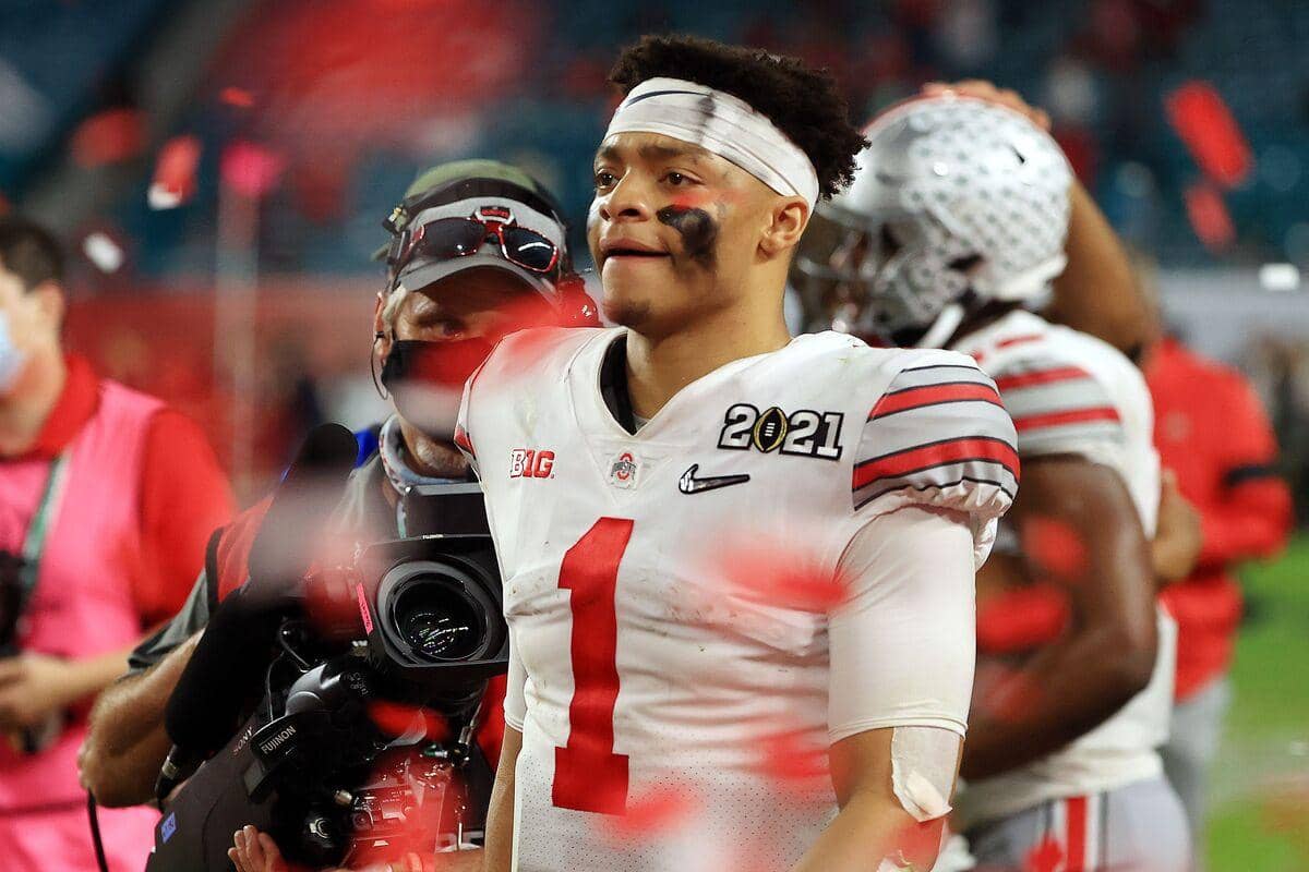 Justin Fields tentera sa chance dans la NFL | JDM
