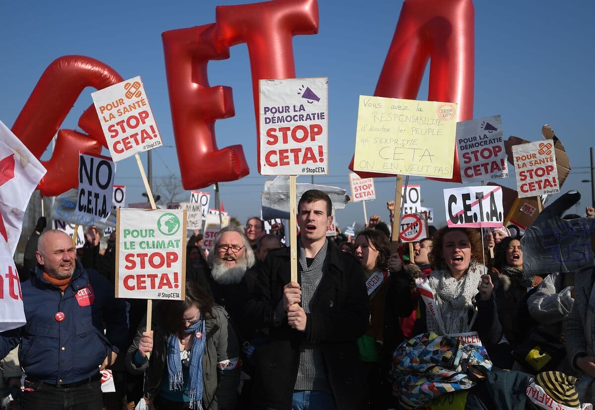 UE-Canada: le Sénat français vote contre le traité Ceta, menace sur sa ...