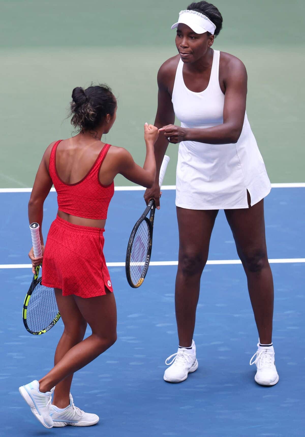 US Open | «La même énergie que Serena»: Leylah Fernandez signe une victoire avec son idole Venus ...
