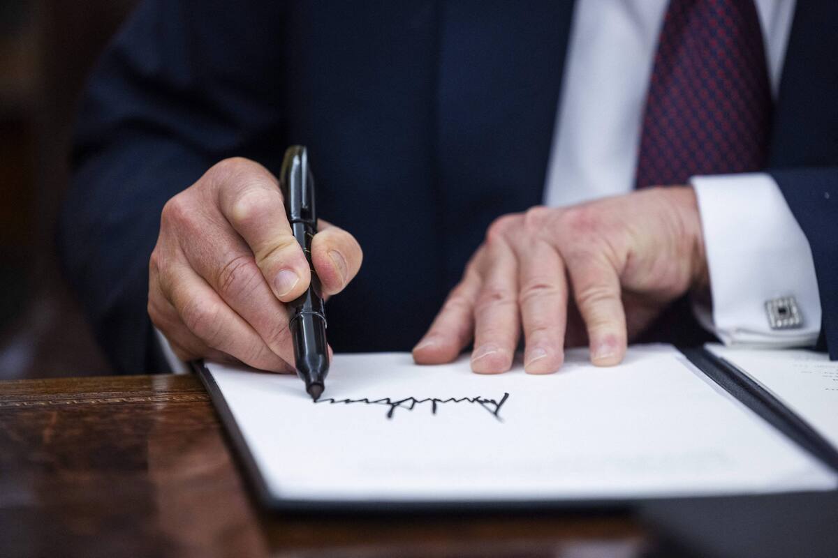 Voici ce que révèle la signature de Donald Trump sur lui, selon une ...