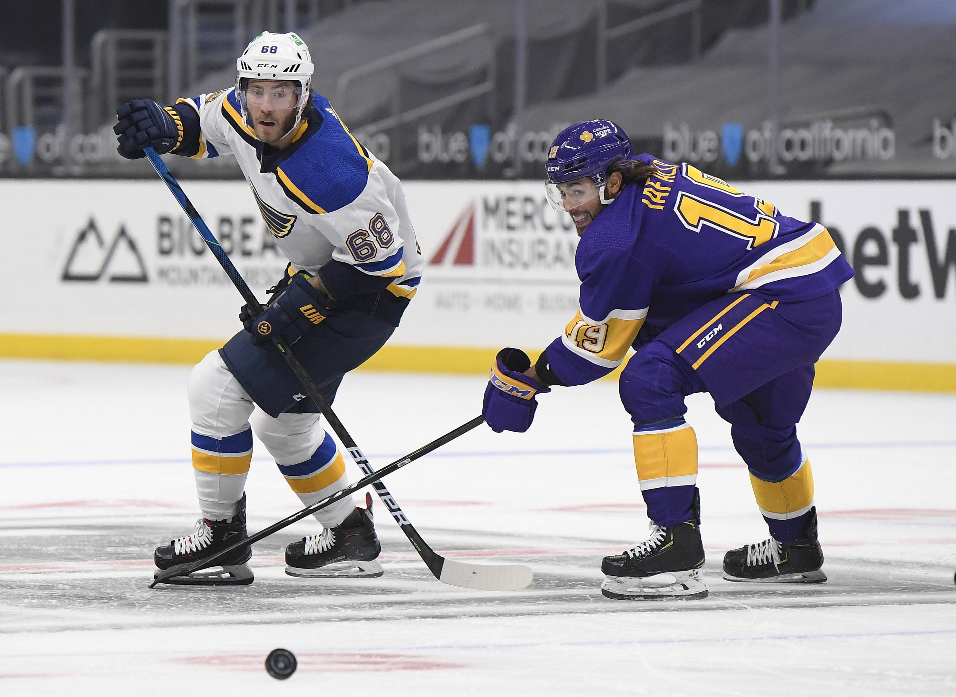 Mike Hoffman arbore ses nouvelles couleurs - TVA Sports