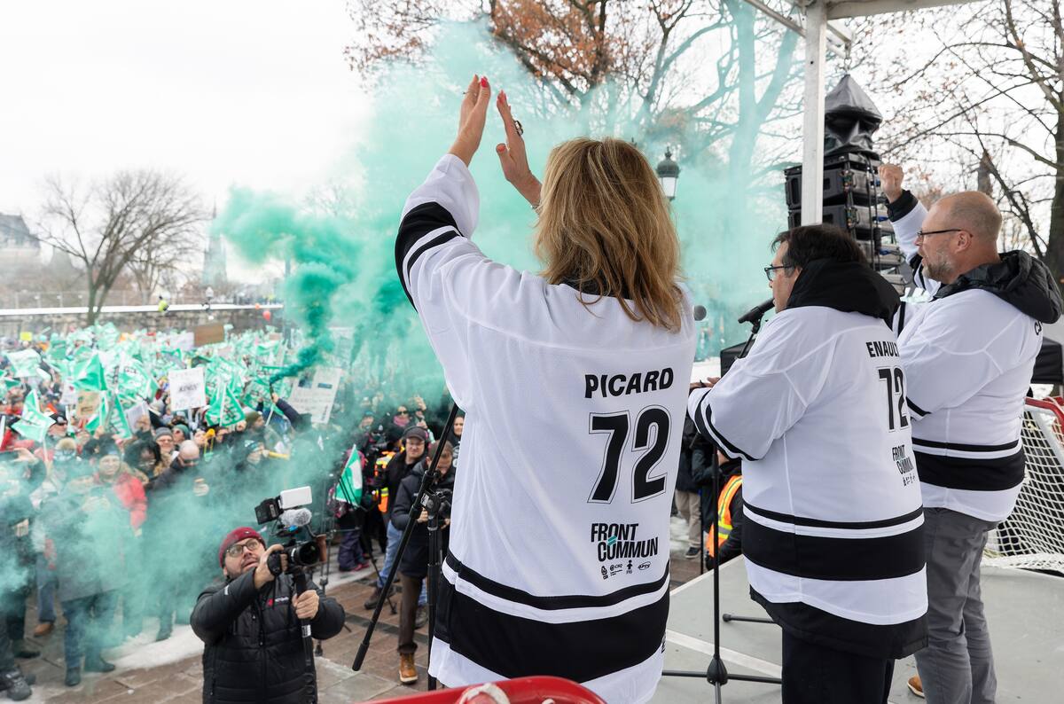 Grèves du secteur public: des dizaines de milliers de personnes ont ...