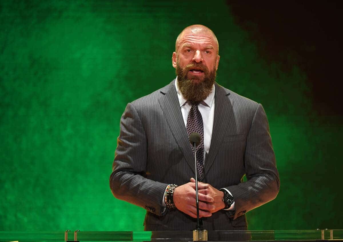 Les problèmes cardiaques poussent Triple H à la retraite - TVA Sports