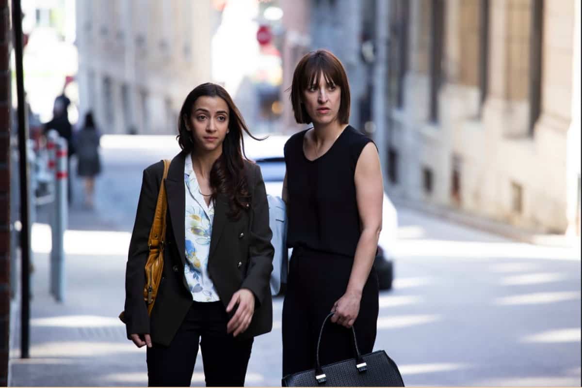 Nour Belkhiria campe une stagiaire naïve et attachante dans l'émission «Indéfendable» | TVA ...