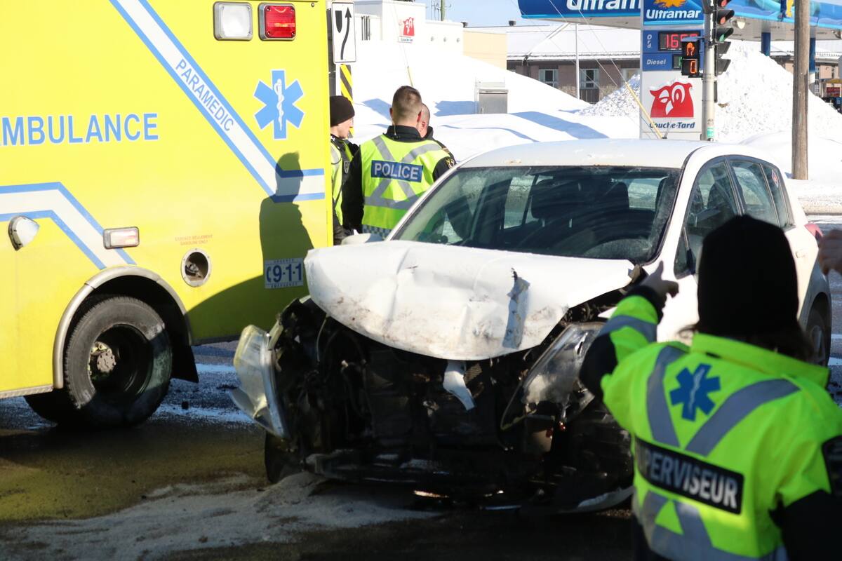 [PHOTOS] Deux blessés dans une collision avec une auto-patrouille du ...