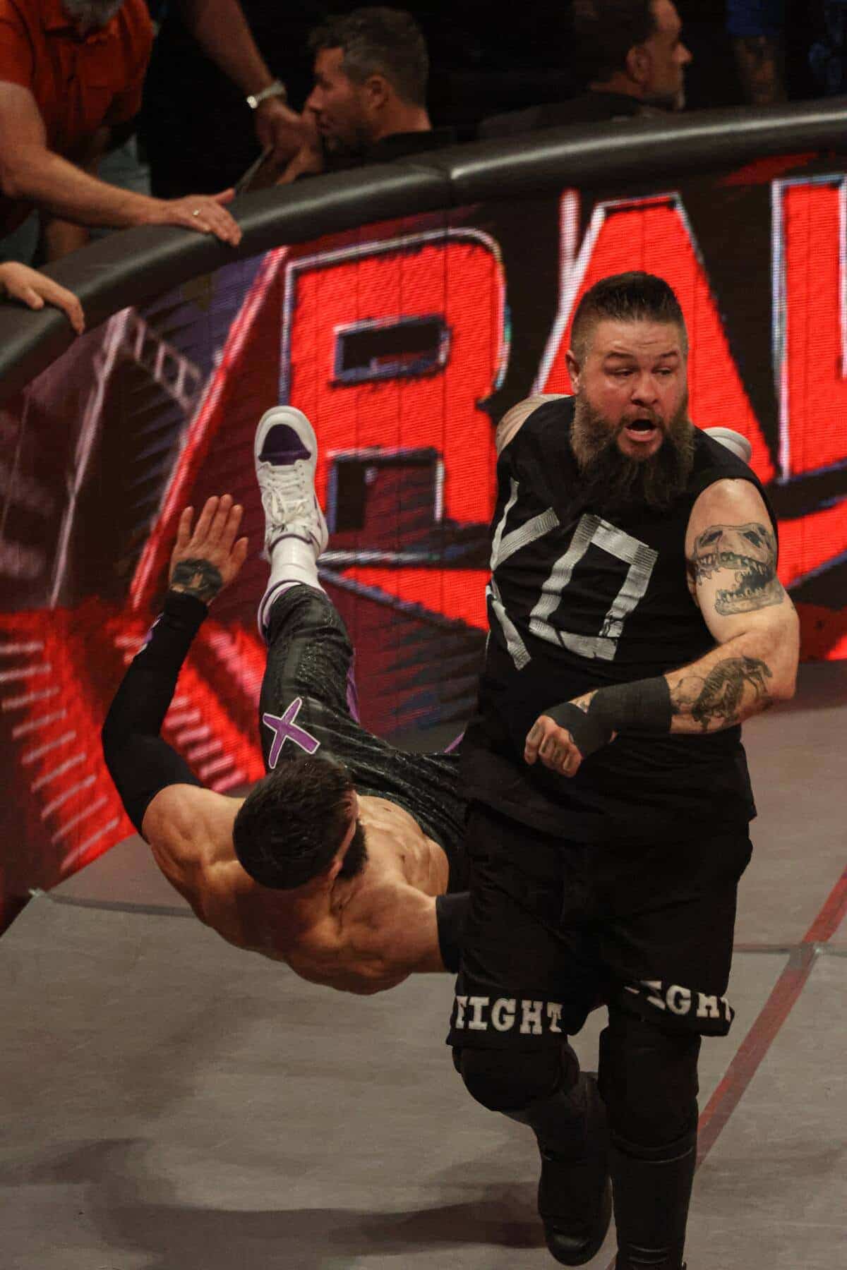 Une première couronnée de succès pour WWE Raw à Québec | JDQ