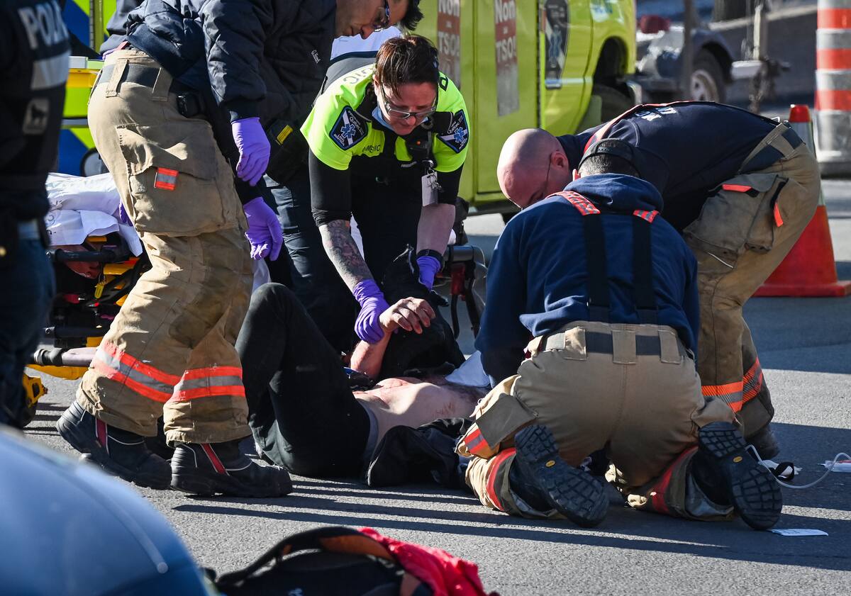 Poignardé, il s’effondre au beau milieu de l’avenue Viger | JDQ