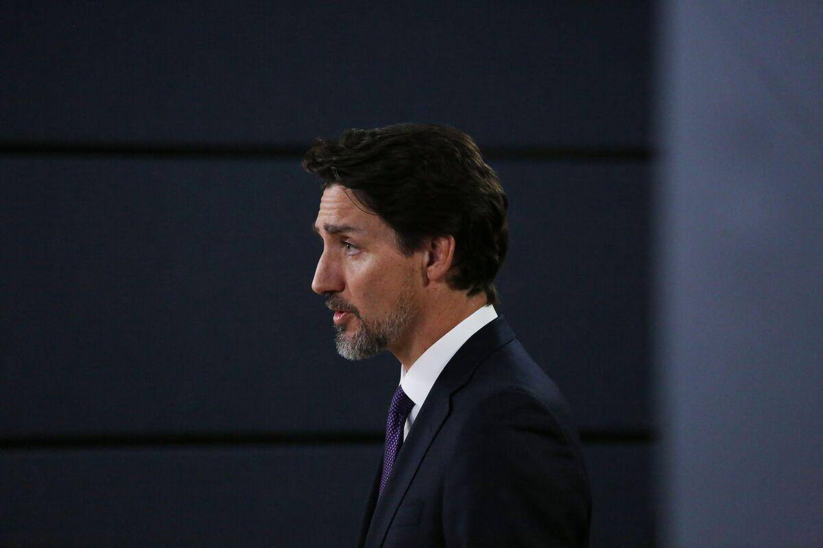 Justin Trudeau a maintenant une barbe et la voici sous plusieurs angles ...