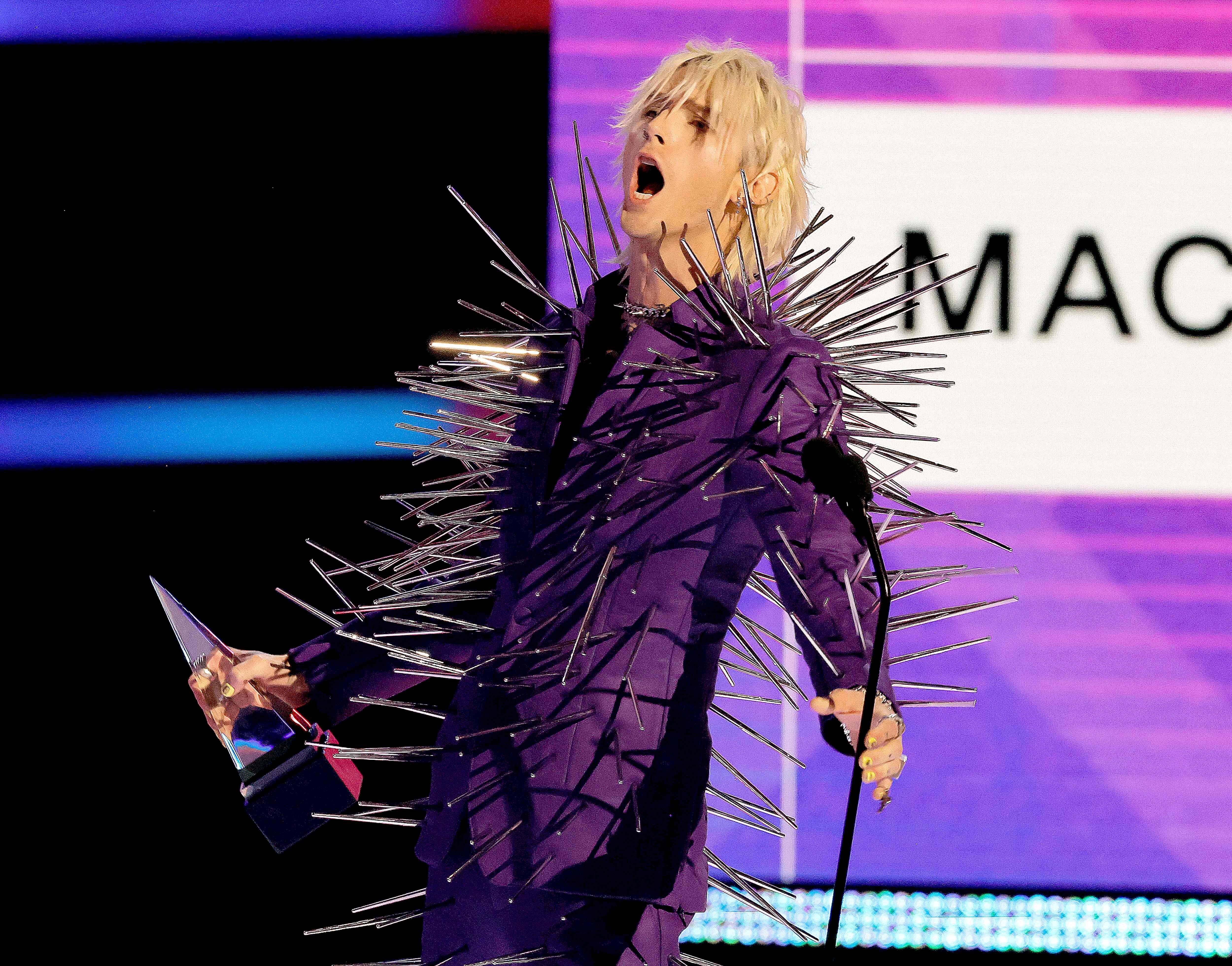 Zelda: le chanteur Machine Gun Kelly veut incarner Link dans le film ...