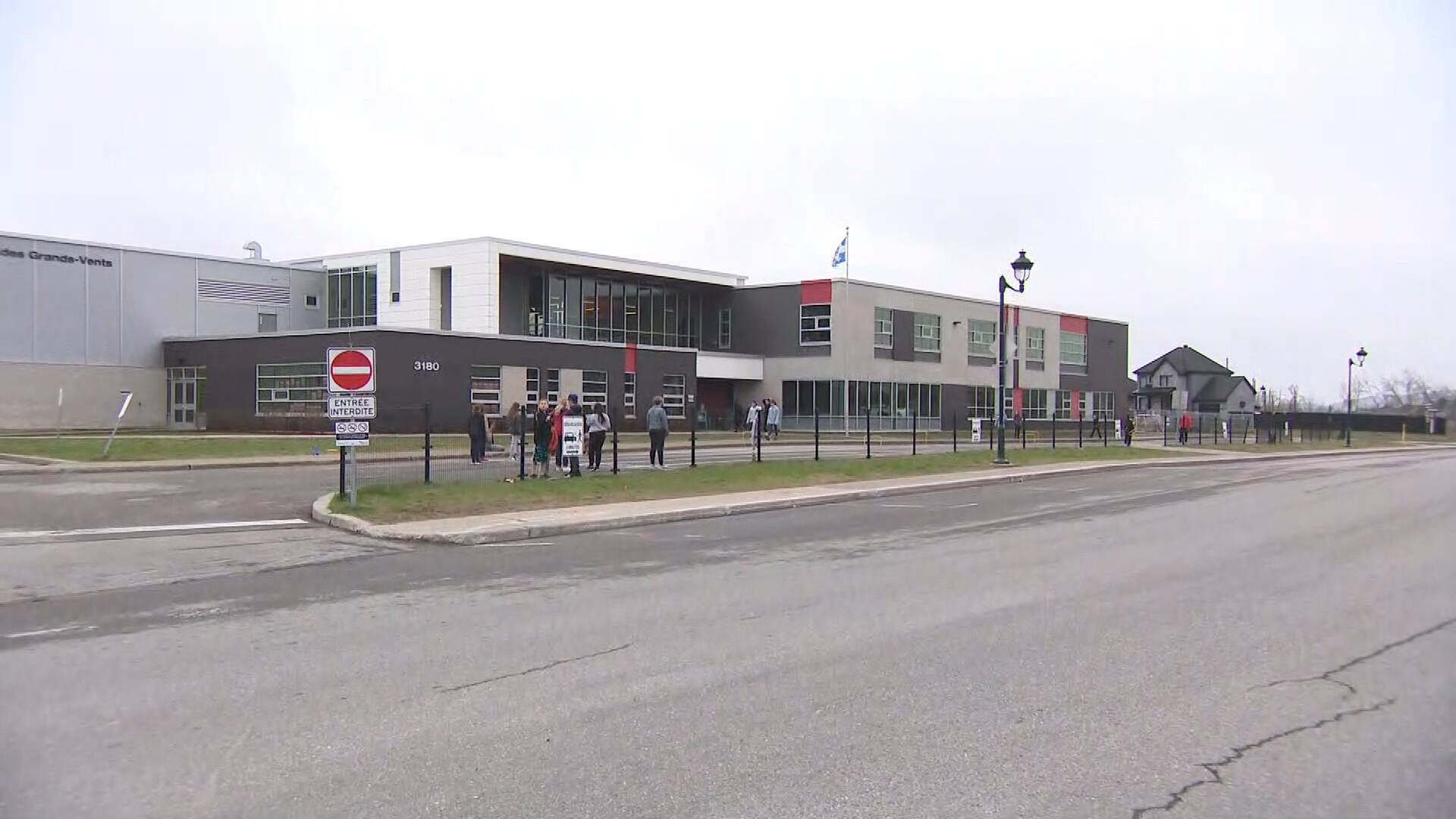 Plusieurs collègues de «Mme Chantal» s’absentent | TVA Nouvelles