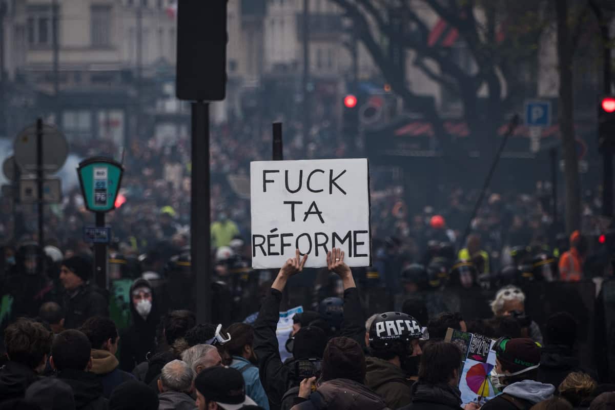 France: la réforme des retraites validée, l'opposition ne désarme pas ...