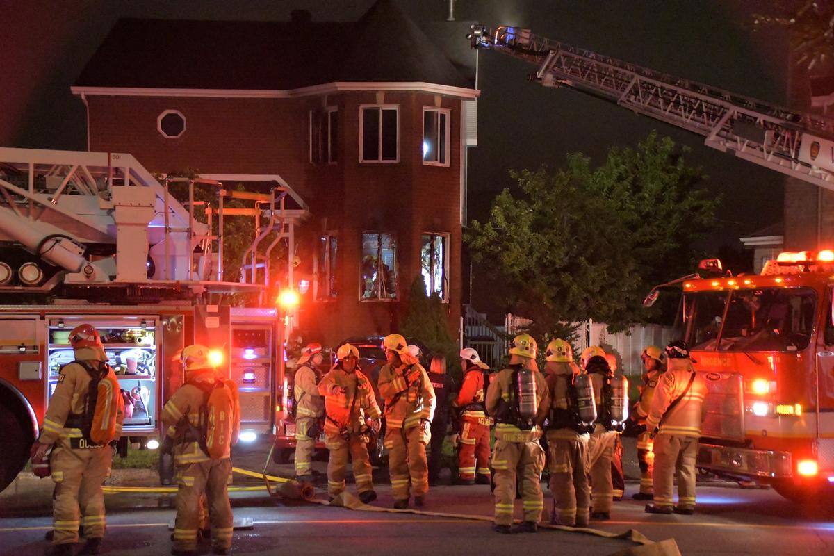 [PHOTOS] Incendie suspect à Québec | Le Journal de Montréal