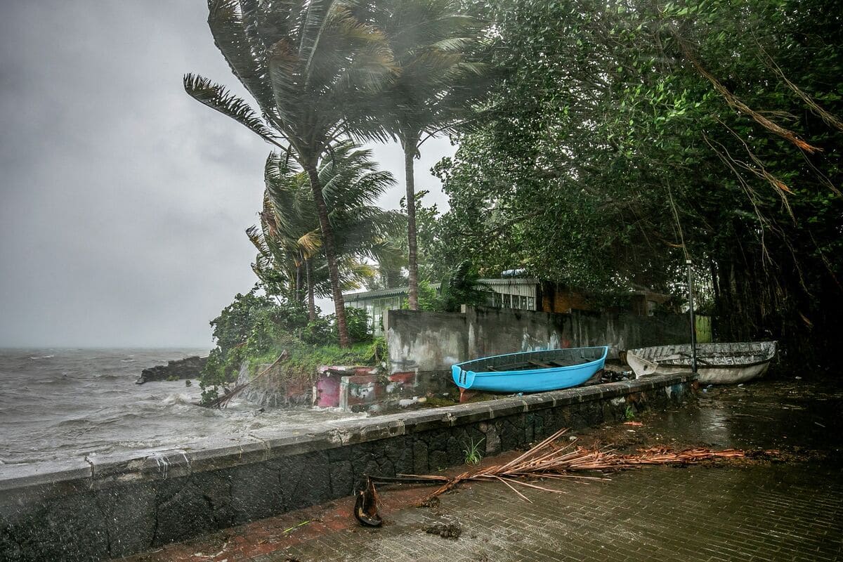 Premiers dégâts et chaos sur l'île Maurice à l'approche du cyclone ...