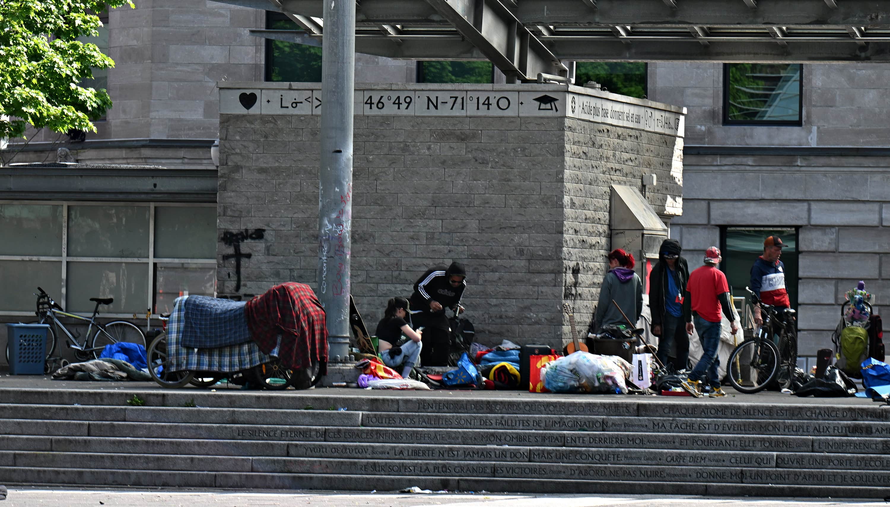 Campement d’itinérants: la police va serrer la vis dans Saint-Roch ...