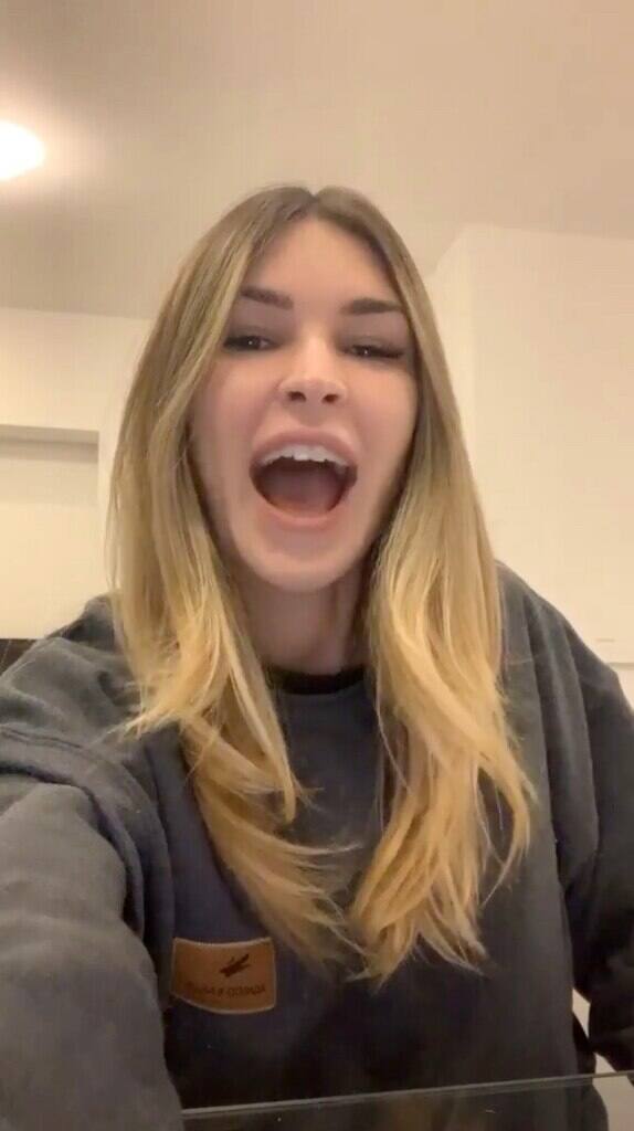 Elisabeth Rioux dévoile ses cheveux sans rallonges et on adore | billie