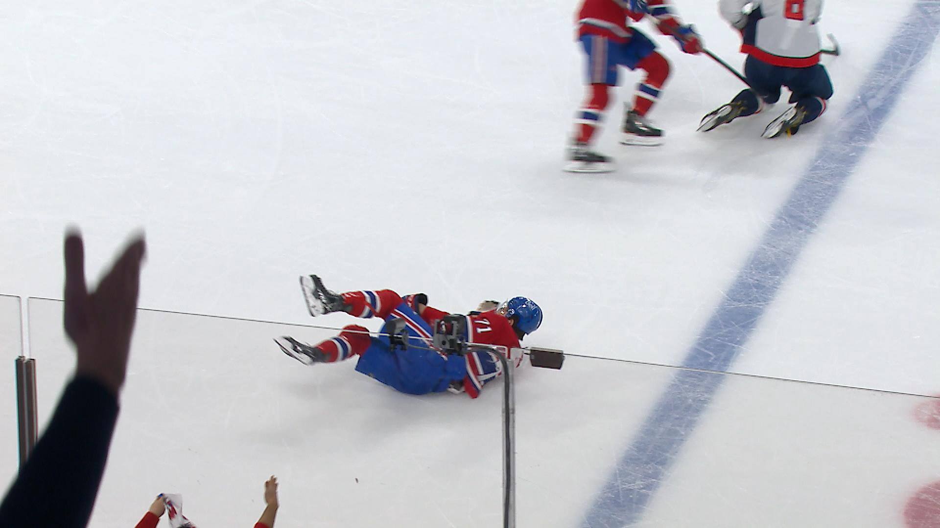 À VOIR: Evans victime d’un violent coup d’Ovechkin | JDQ