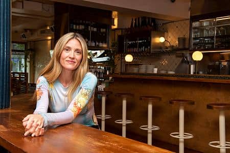 «Cet album est plus impudique»: Evelyne Brochu lance son deuxième opus ...