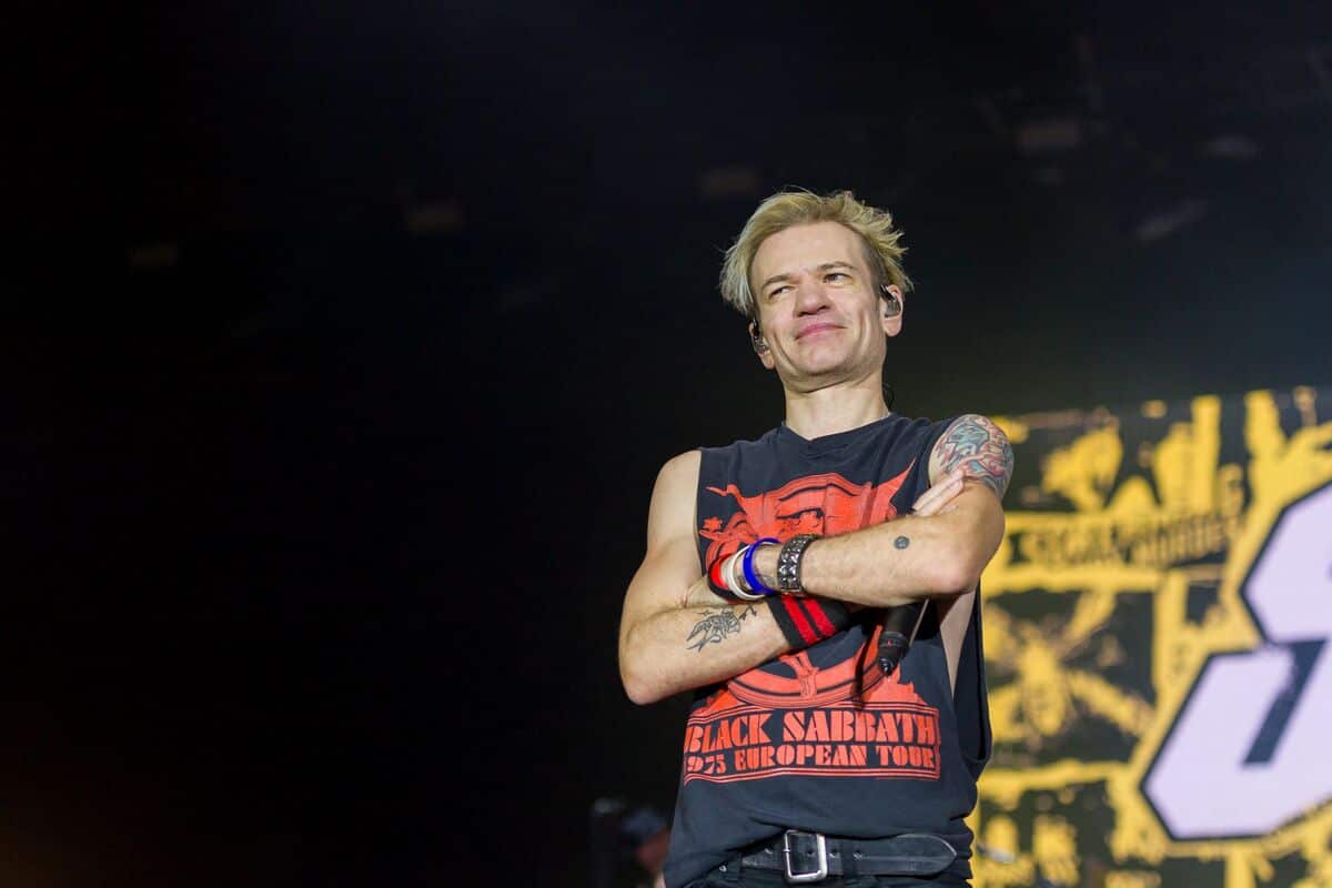 Sum 41: Deryck Whibley affirme avoir été abusé sexuellement par son ex ...