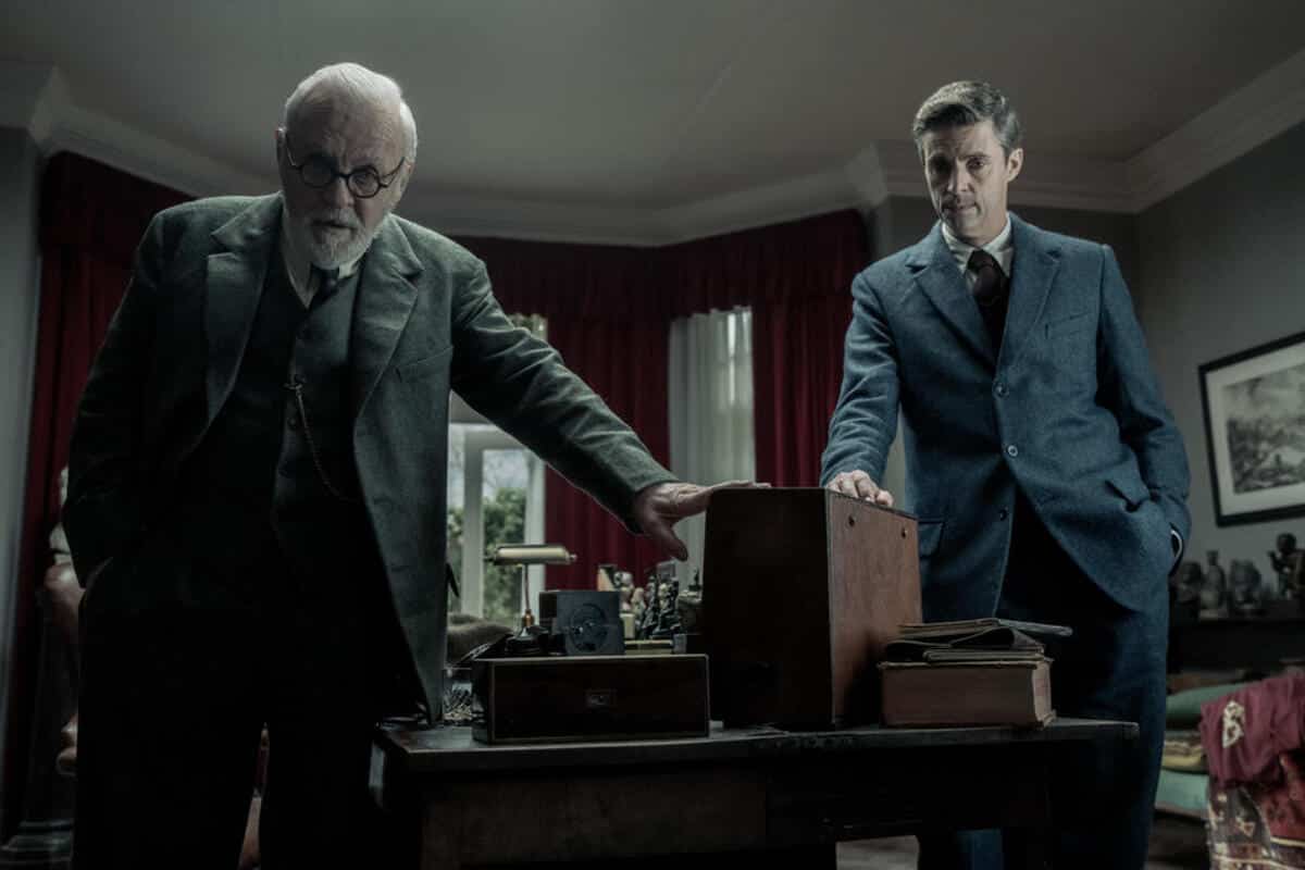 Critique de «Freud’s Last Session»: Anthony Hopkins brillant en Sigmund ...