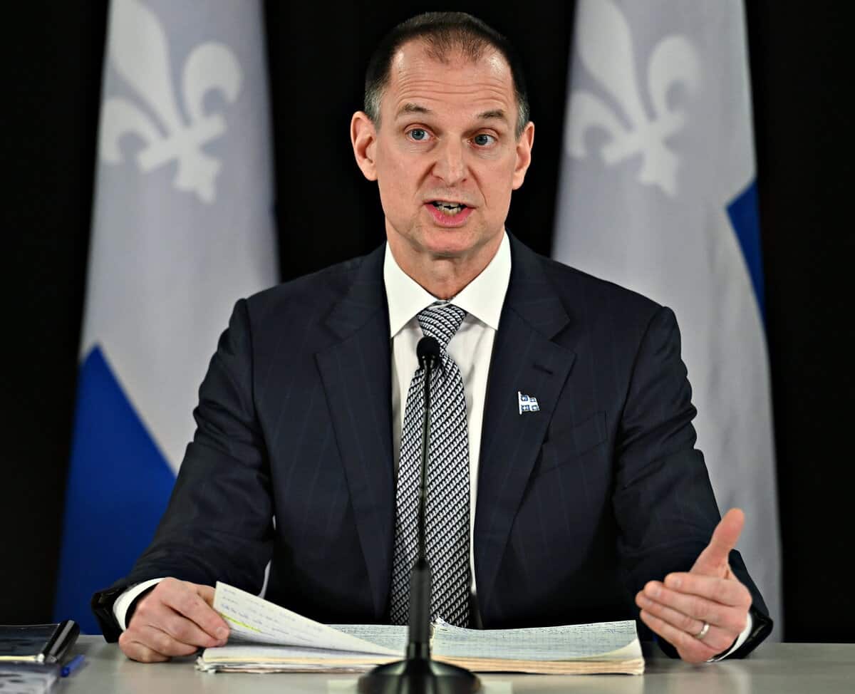 C’est le père Noël à Ottawa et Séraphin Poudrier à Québec... | JDQ