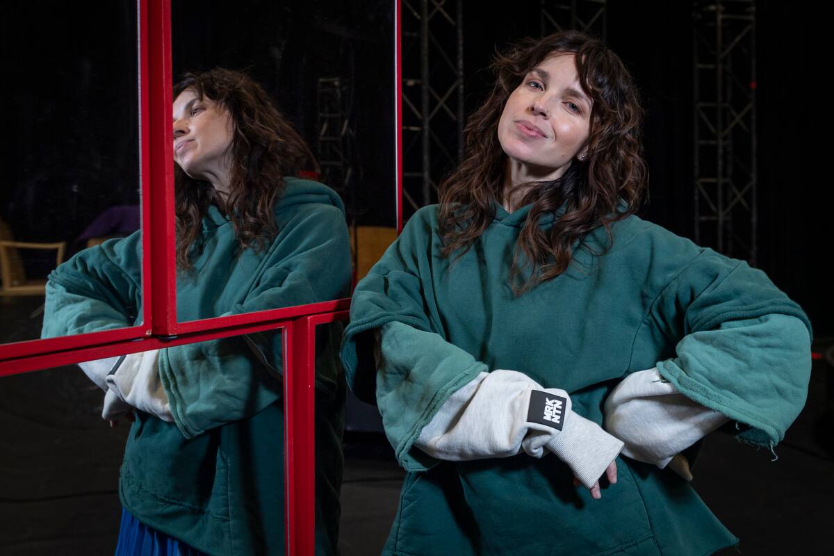 «Révolution en tournée»: visite des coulisses du spectacle avec Lydia ...