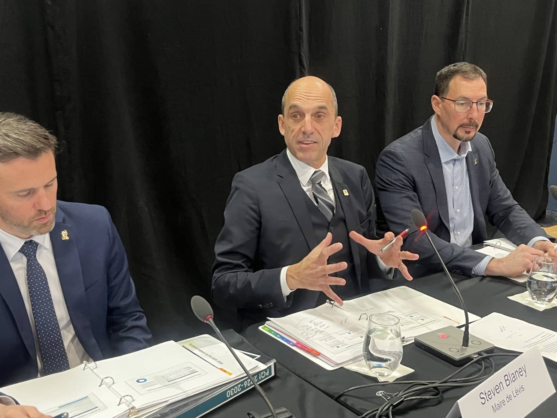 Budget 2026 de Lévis: taxes à l’inflation et réductions de dépenses | JDQ