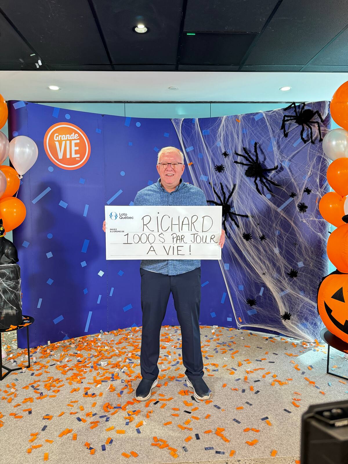 Un retraité de Lanaudière remporte 1000$ par jour à vie | TVA Nouvelles