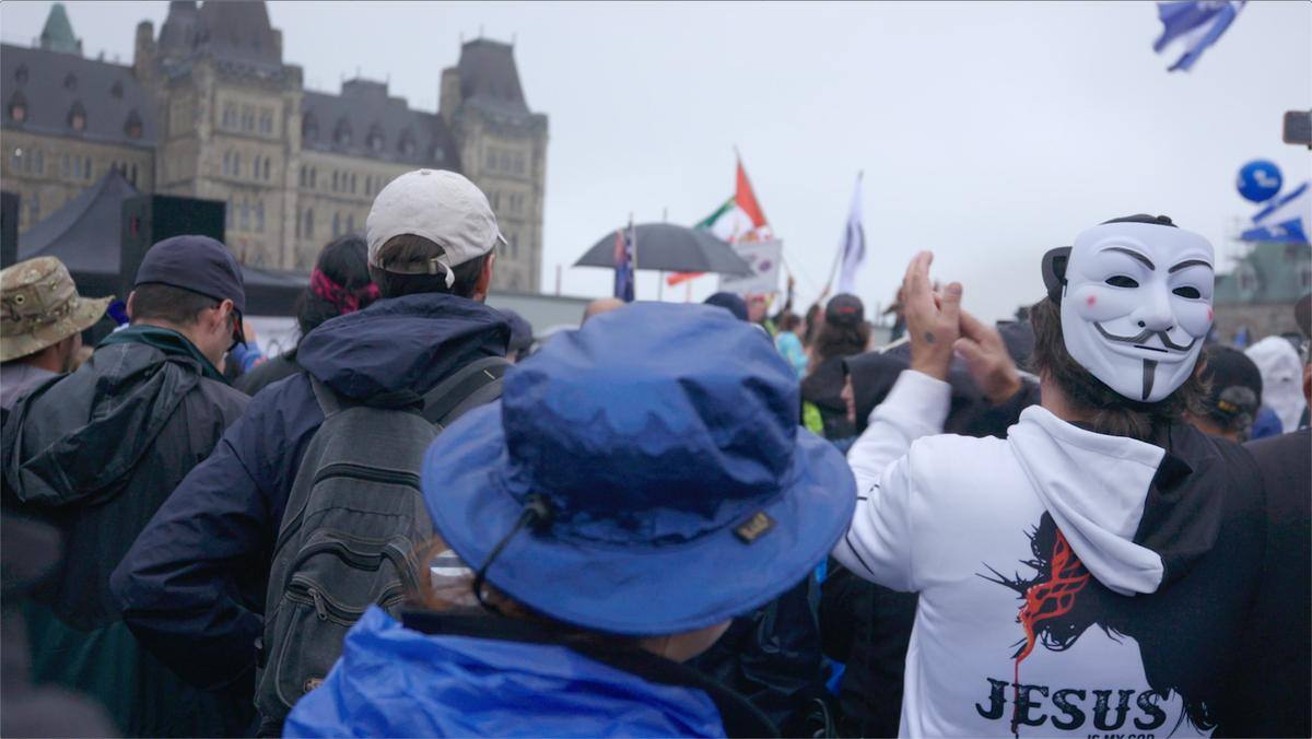 «Devenir complotiste» à LCN: les complotistes vus de l’intérieur | JDQ