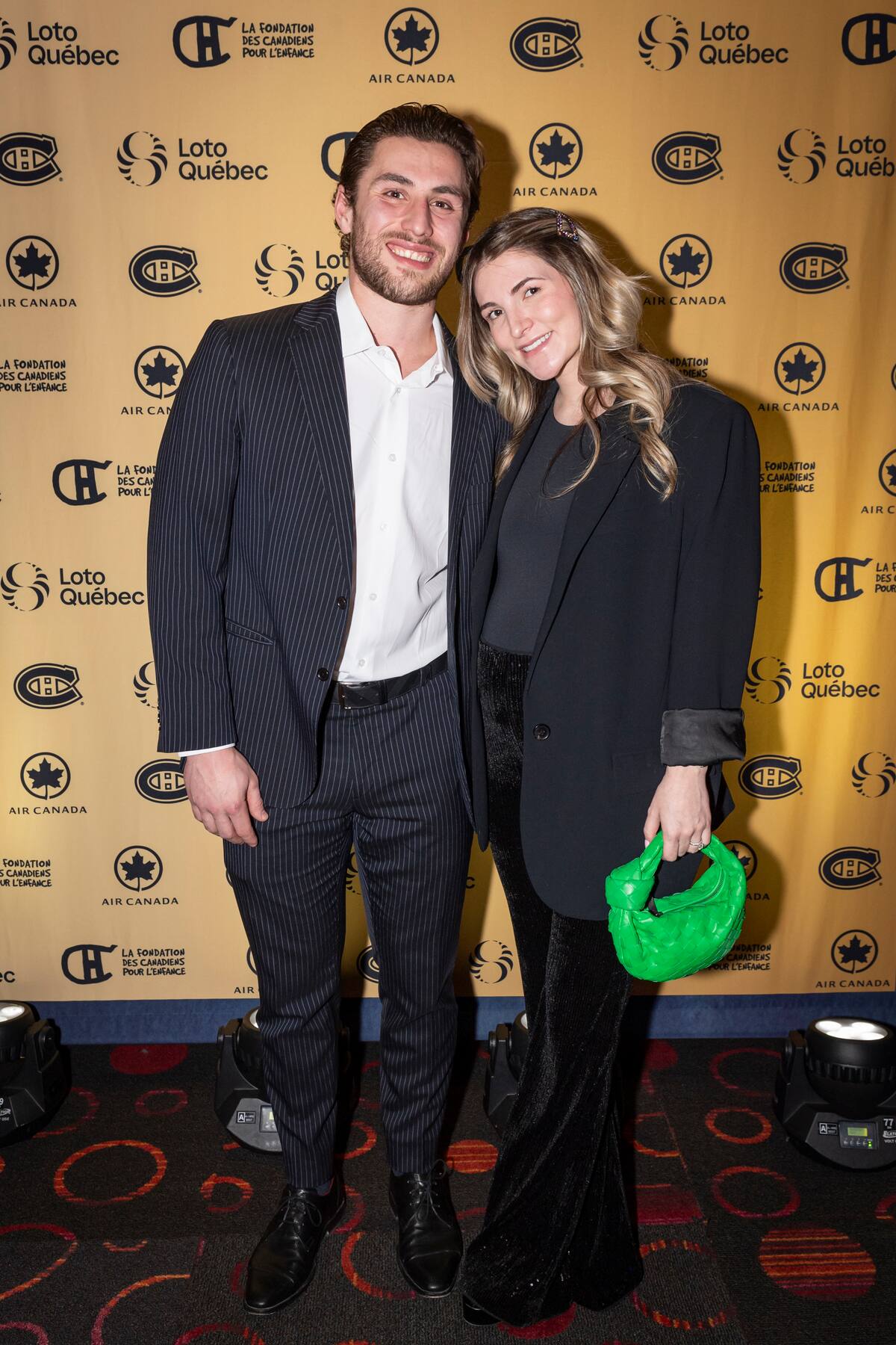 [EN PHOTOS] Les joueurs du Canadien et leurs conjointes déambulent sur ...