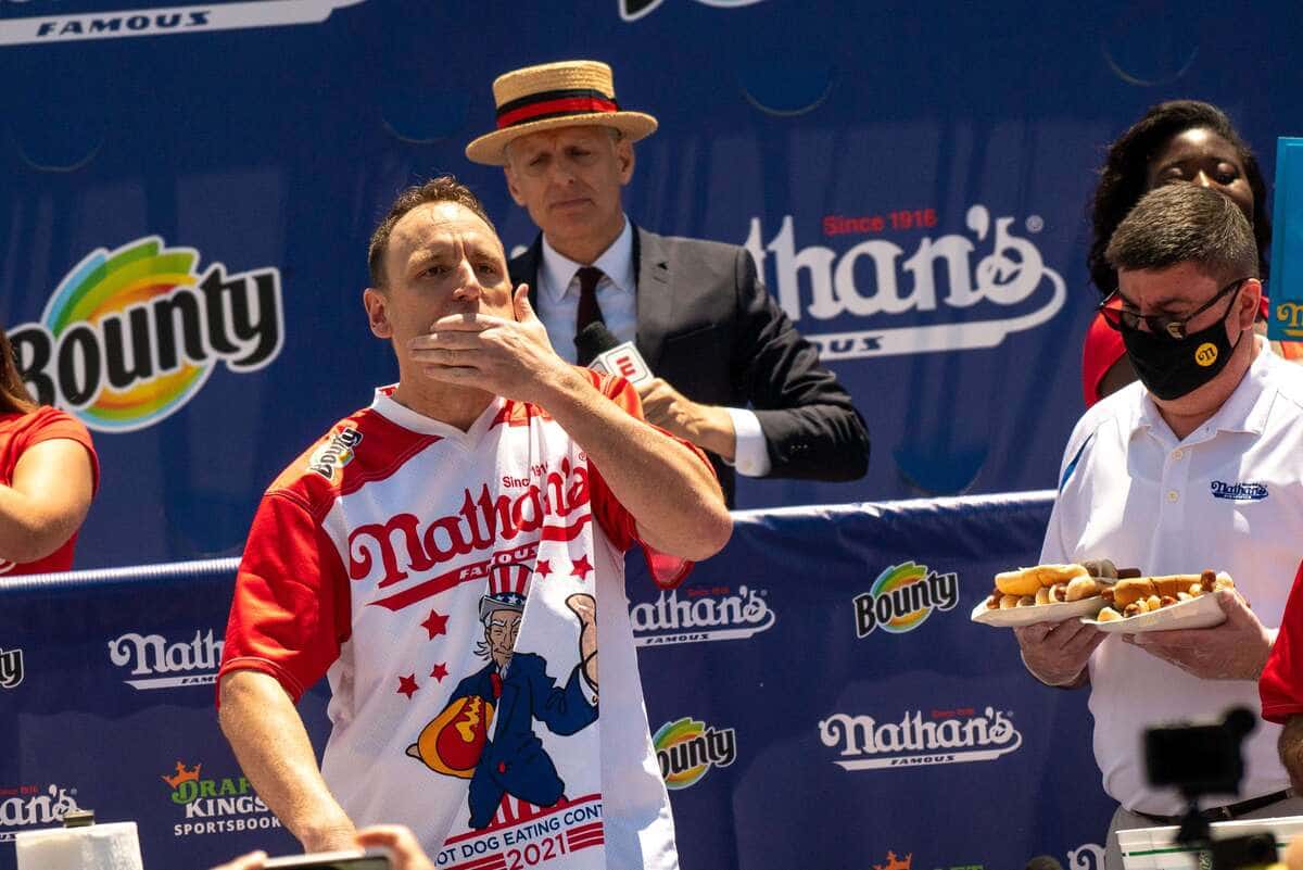 Et de 15 pour Joey Chestnut! | Le Journal de Montréal