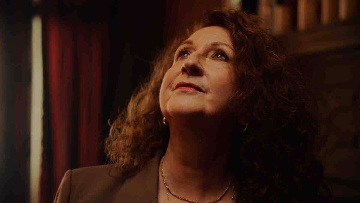 Après une pause forcée de deux mois, Laurence Jalbert nous revient avec ...