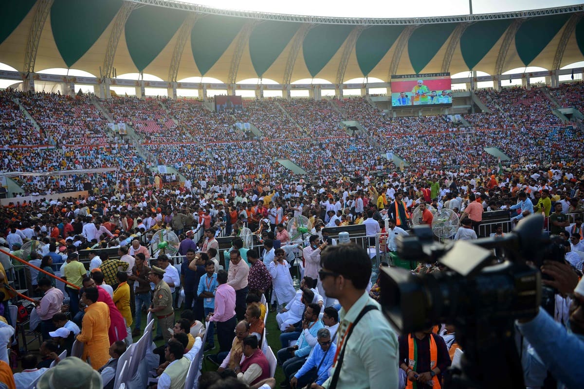 Un homme se coupe la langue en sacrifice à une déesse en Inde | TVA ...