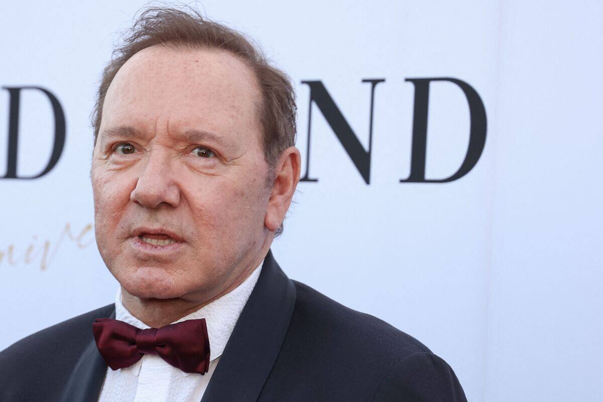 [VIDÉO] Kevin Spacey remet les pendules à l’heure: non, il n’est pas sans-abri | JDM