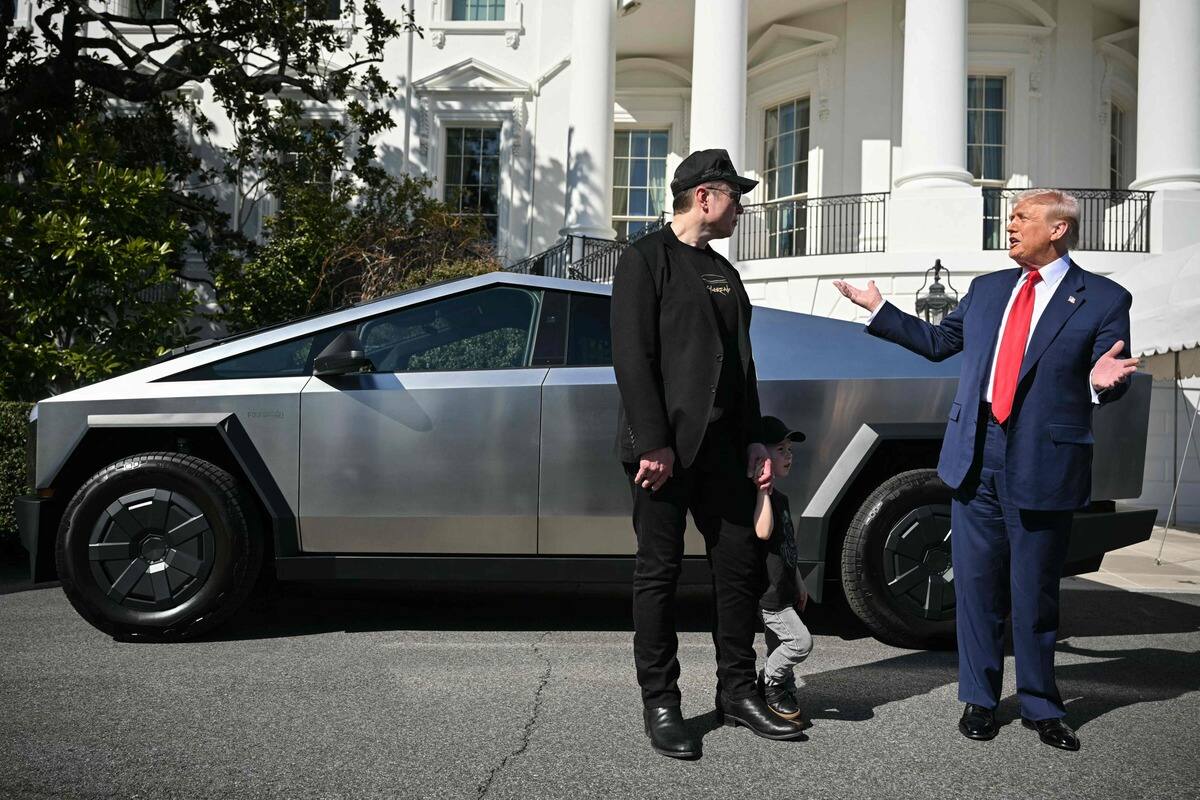 EN IMAGES | Trump vole au secours de Musk et fait la pub de Tesla à la ...