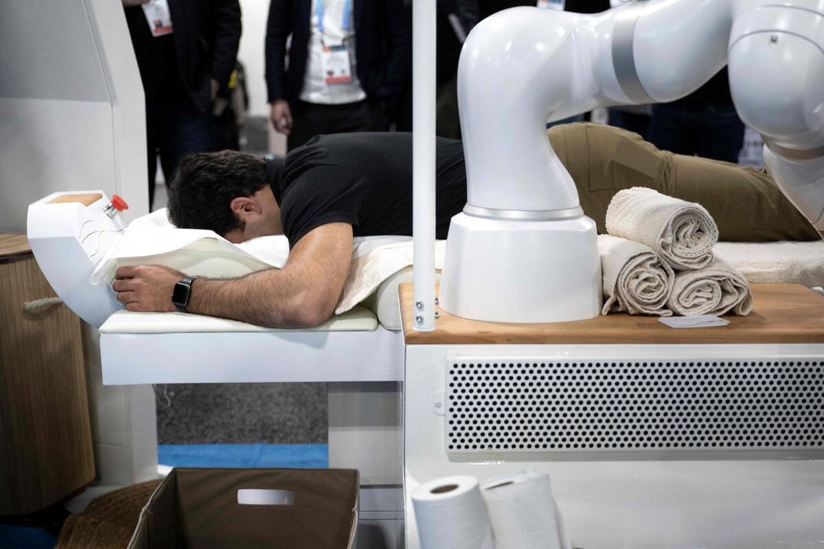 «Il est très précis, très minutieux»: voici le premier robot de massage ...