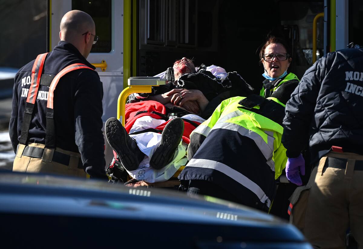 Poignardé, il s’effondre au beau milieu de l’avenue Viger | JDM