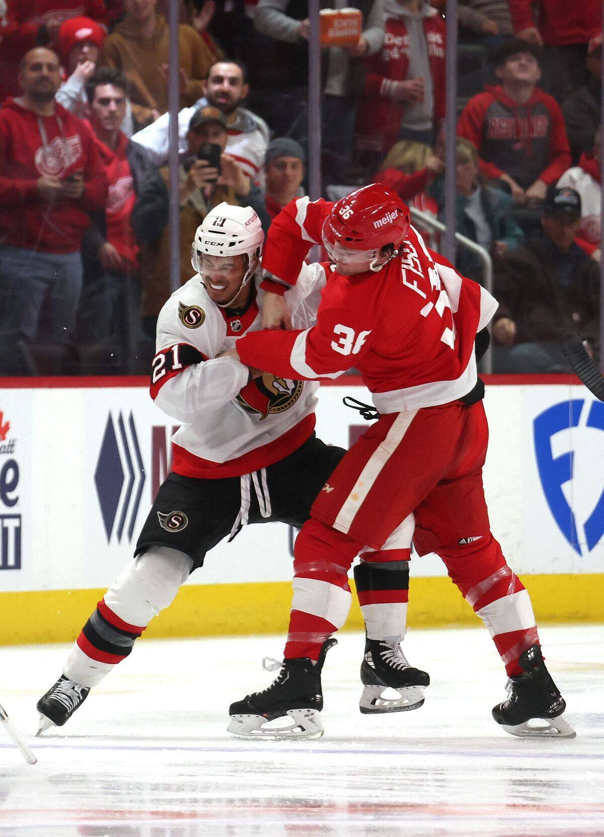 Dylan Larkin blessé par les Sénateurs: de la malchance, répond Mathieu ...