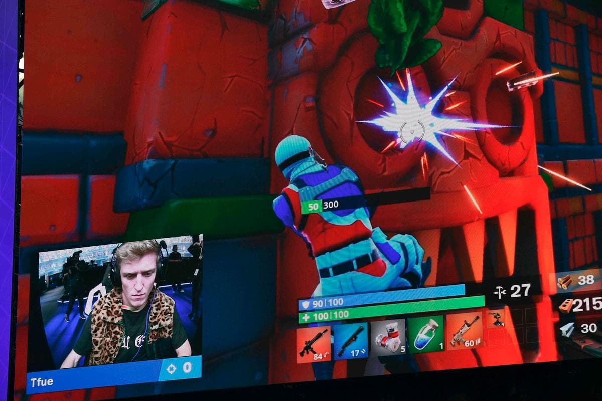 Bataille royale entre Fortnite et les géants Apple et Google | TVA ...