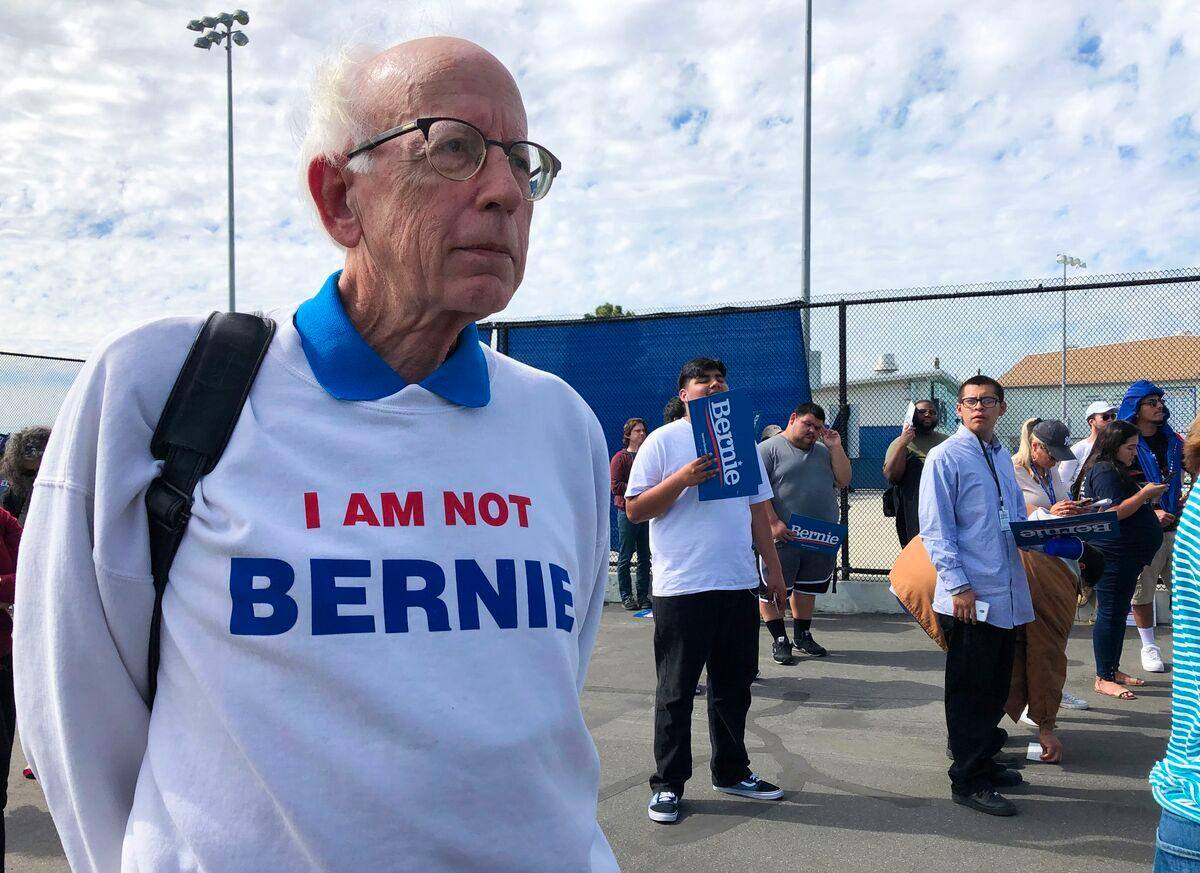 Un sosie de Bernie Sanders fan du sénateur démocrate | TVA Nouvelles
