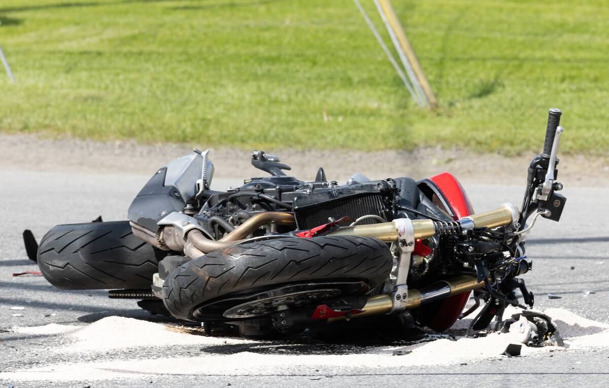Un motocycliste lutte pour sa vie à la suite d’une grave collision ...