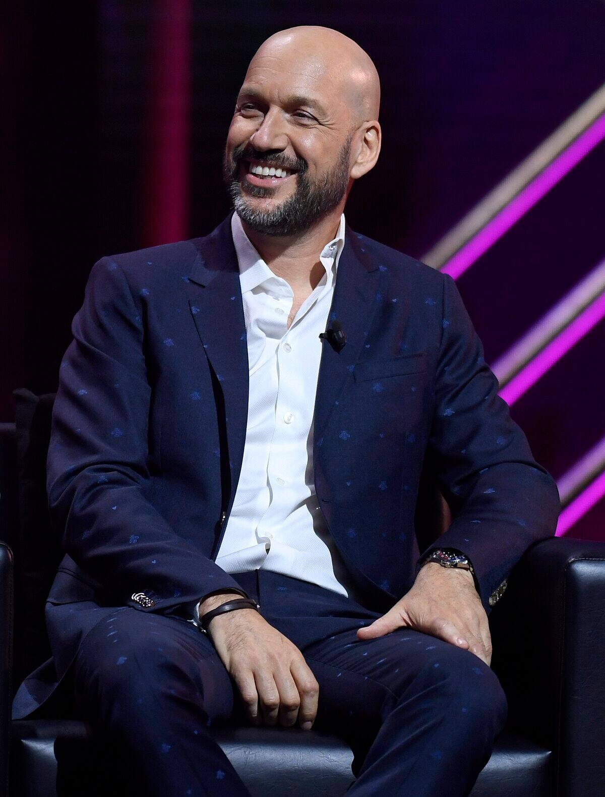 Martin Matte partage des photos du tournage de sa série «Vitrerie Joyal ...