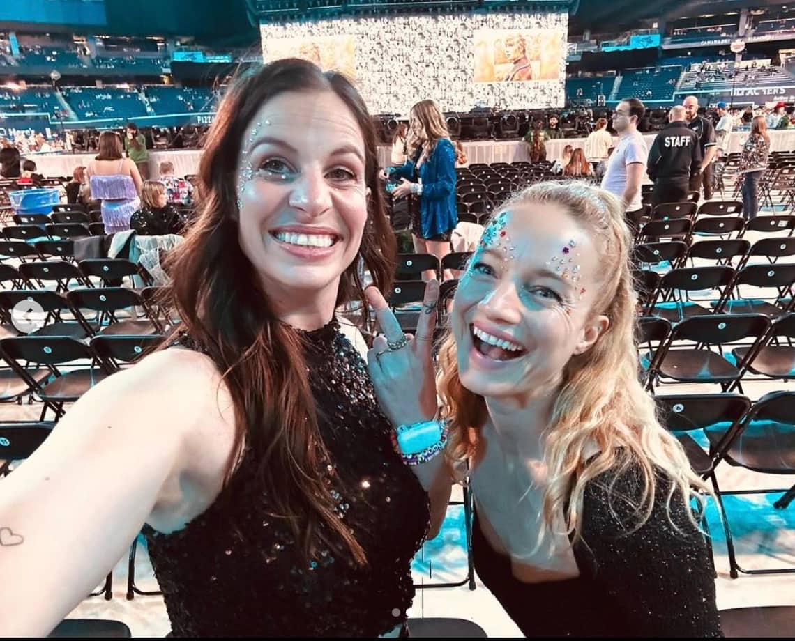 Laurence Leboeuf et Marie-Lyne Joncas s’éclatent ensemble au spectacle ...